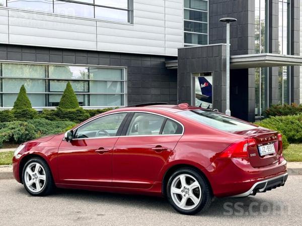 Red Volvo S60 2010 in Riga, with an engine capacity of 2.00 L and mileage of 244 thousand km for 4990 €, photo 4 on AUTOMOTO.COM.LV