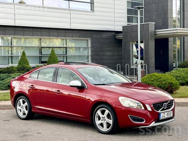 Red Volvo S60 2010 in Riga, with an engine capacity of 2.00 L and mileage of 244 thousand km for 4990 €, photo 8 on AUTOMOTO.COM.LV
