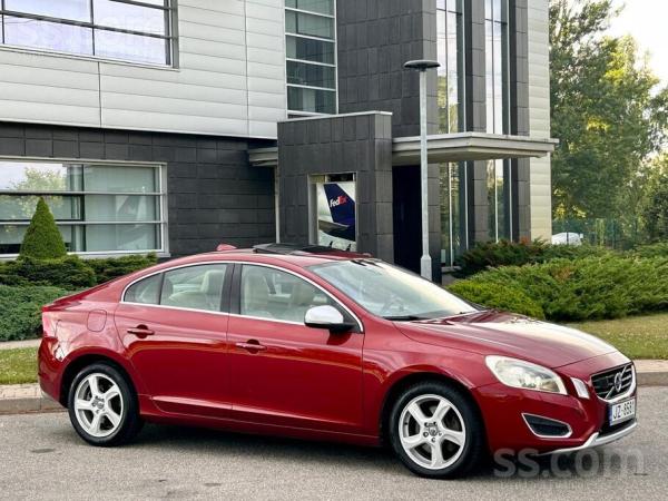 Red Volvo S60 2010 in Riga, with an engine capacity of 2.00 L and mileage of 244 thousand km for 4990 €, photo 9 on AUTOMOTO.COM.LV