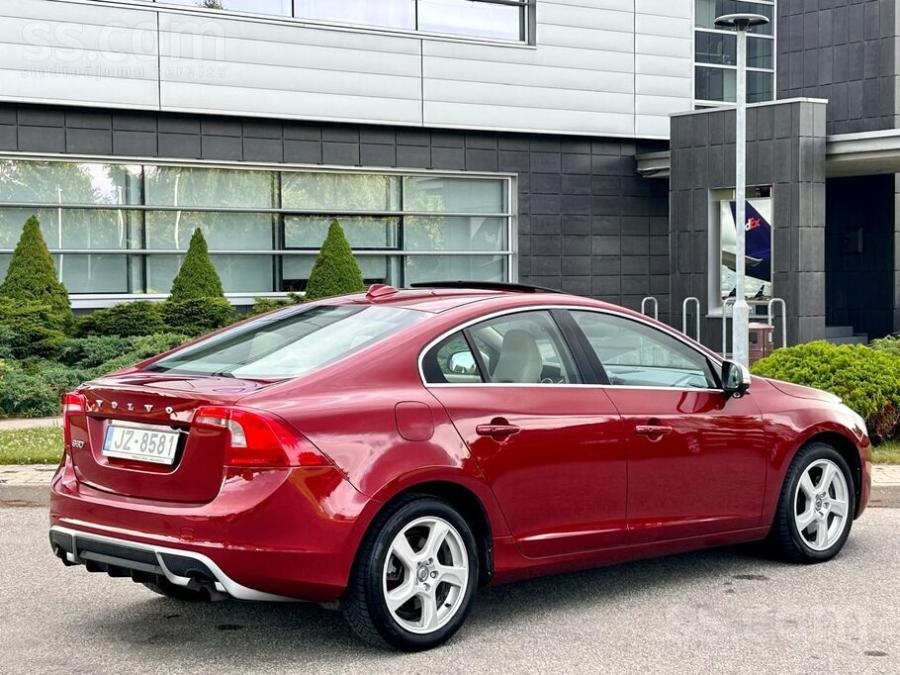 Red Volvo S60 2010 in Riga, with an engine capacity of 2.00 L and mileage of 244 thousand km for 4990 €, photo 12 on AUTOMOTO.COM.LV