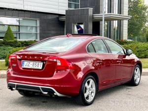 Red Volvo S60 2010 in Riga, with an engine capacity of 2.00 L and mileage of 244 thousand km for 4990 €, photo 13 on AUTOMOTO.COM.LV
