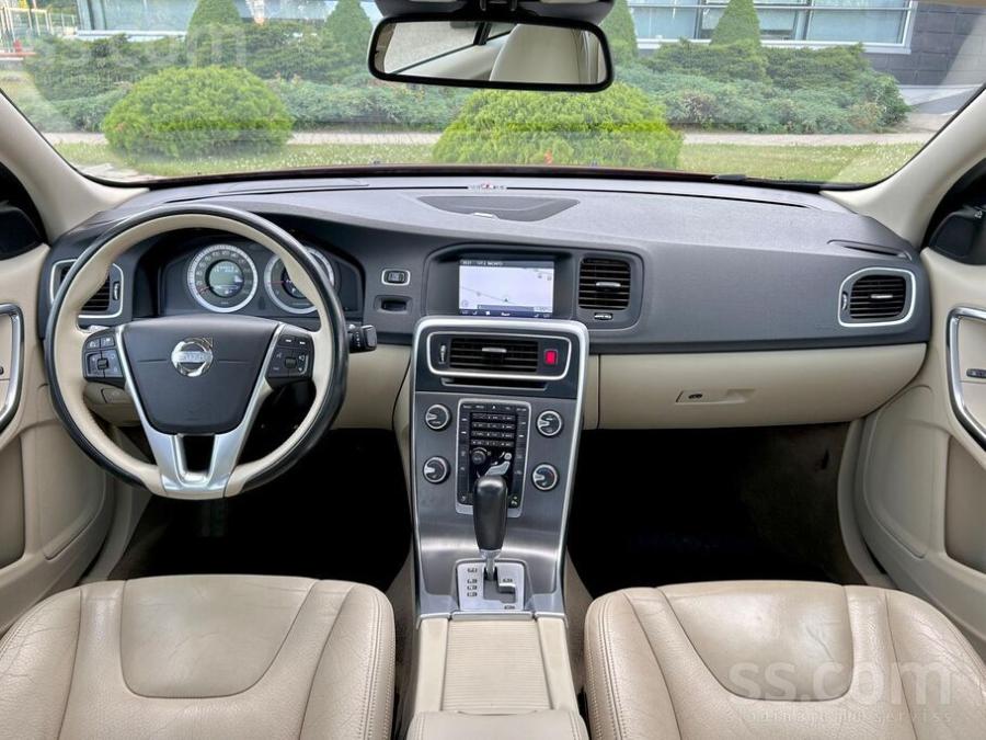Red Volvo S60 2010 in Riga, with an engine capacity of 2.00 L and mileage of 244 thousand km for 4990 €, photo 16 on AUTOMOTO.COM.LV