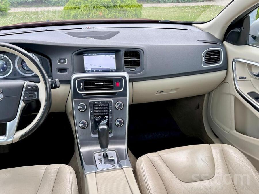 Red Volvo S60 2010 in Riga, with an engine capacity of 2.00 L and mileage of 244 thousand km for 4990 €, photo 17 on AUTOMOTO.COM.LV