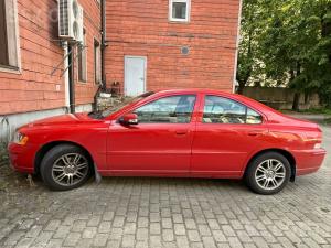 Sarkans Volvo S60 2010 Rīga, ar dzinēja tilpumu 2.40 L un nobraukumu 79 tūkst. km par 5400 €, foto  vietnē AUTOMOTO.COM.LV