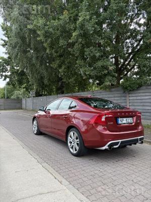 Red Volvo S60 2011 in Jelgava, with an engine capacity of 2.00 L and mileage of 286 thousand km for 6200 €, photo 3 on AUTOMOTO.COM.LV