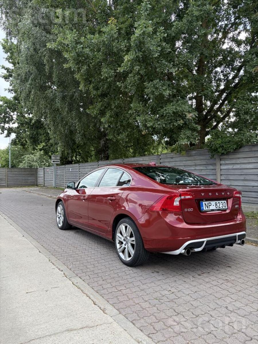 Red Volvo S60 2011 in Jelgava, with an engine capacity of 2.00 L and mileage of 286 thousand km for 6200 €, photo 3 on AUTOMOTO.COM.LV