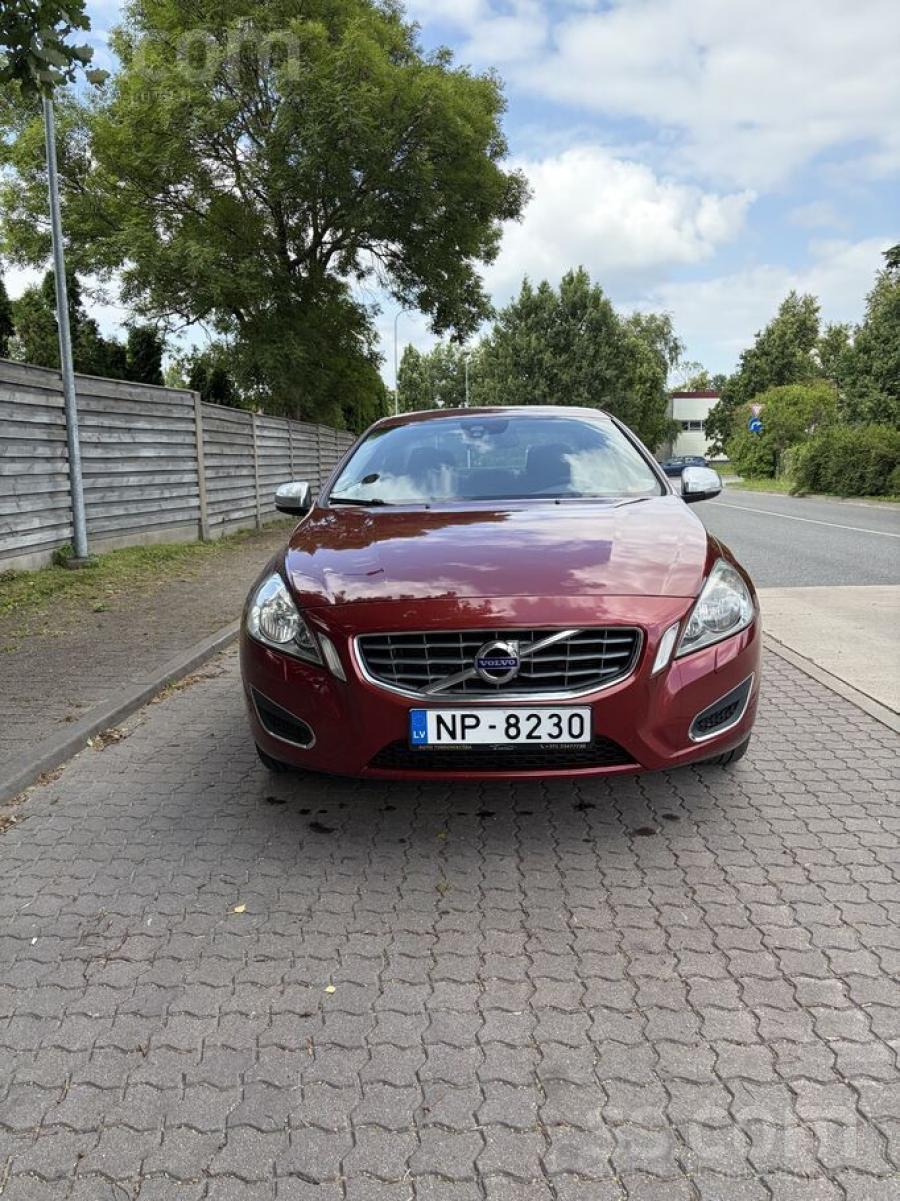 Red Volvo S60 2011 in Jelgava, with an engine capacity of 2.00 L and mileage of 286 thousand km for 6200 €, photo 4 on AUTOMOTO.COM.LV