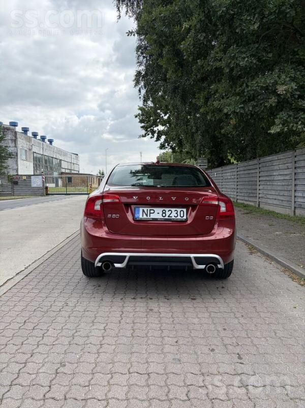 Sarkans Volvo S60 2011 Jelgava, ar dzinēja tilpumu 2.00 L un nobraukumu 286 tūkst. km par 6200 €, foto 4 vietnē AUTOMOTO.COM.LV
