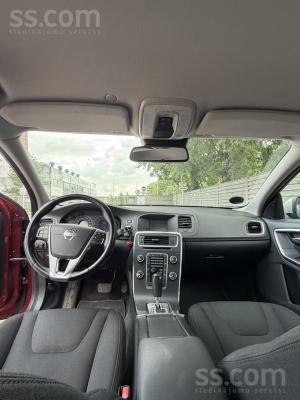 Red Volvo S60 2011 in Jelgava, with an engine capacity of 2.00 L and mileage of 286 thousand km for 6200 €, photo 7 on AUTOMOTO.COM.LV