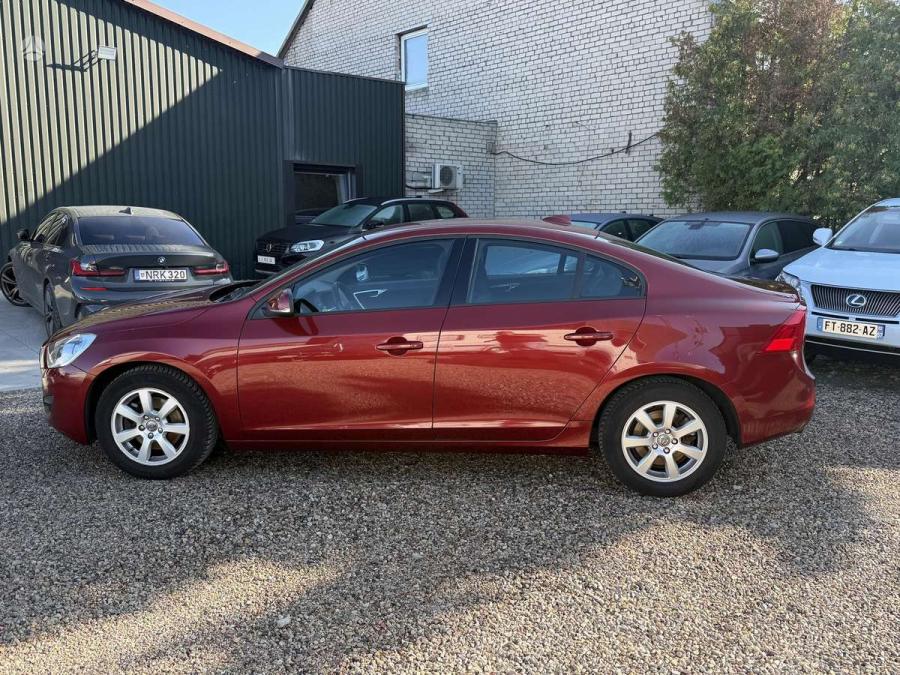 Red Volvo S60 2011 in Taurage, with an engine capacity of 1.56 L and mileage of 278 thousand km for 4800 €, photo 7 on AUTOMOTO.COM.LV