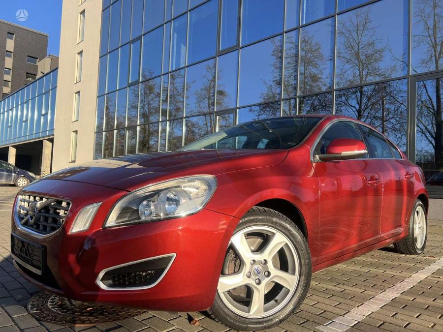Red Volvo S60 2012 in Kaunas, with an engine capacity of 2.40 L and mileage of 265 thousand km for 6999 €, photo 1 on AUTOMOTO.COM.LV