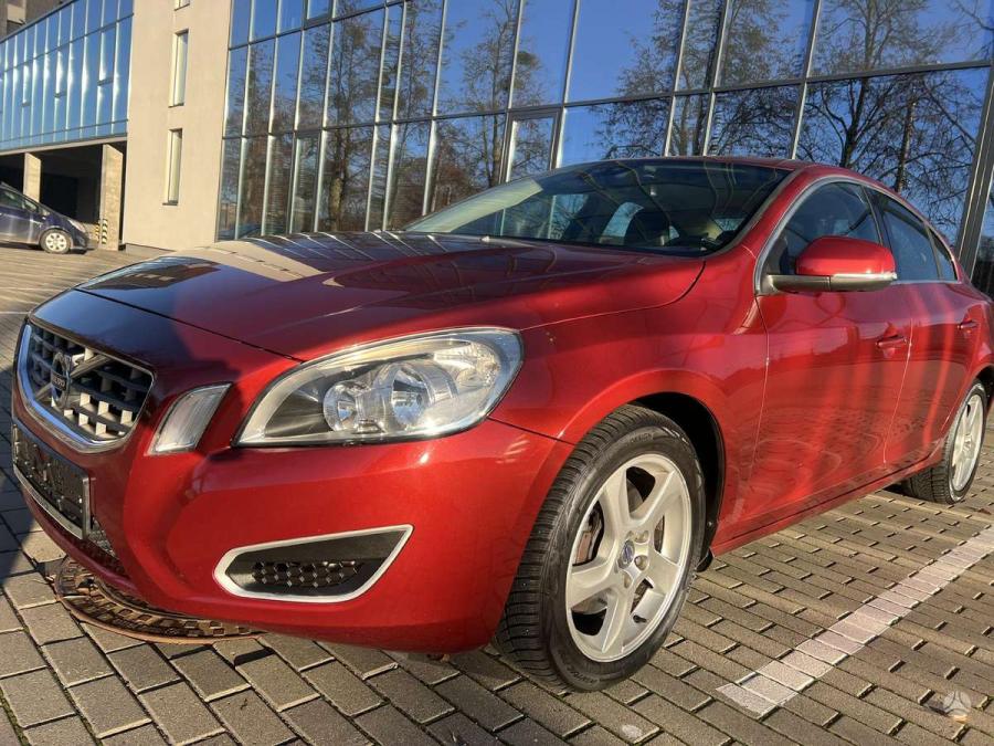 Red Volvo S60 2012 in Kaunas, with an engine capacity of 2.40 L and mileage of 265 thousand km for 6999 €, photo 3 on AUTOMOTO.COM.LV