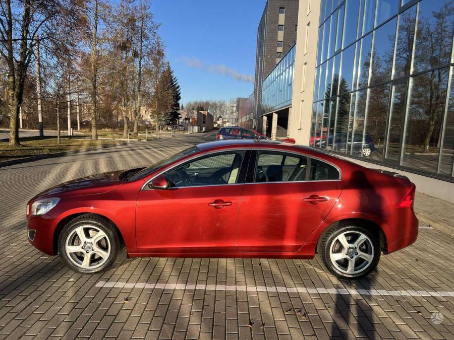 Red Volvo S60 2012 in Kaunas, with an engine capacity of 2.40 L and mileage of 265 thousand km for 6999 €, photo 8 on AUTOMOTO.COM.LV
