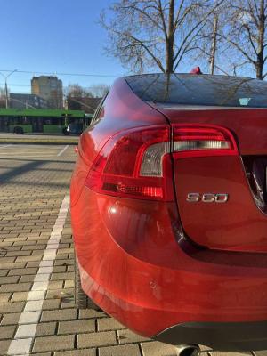 Red Volvo S60 2012 in Kaunas, with an engine capacity of 2.40 L and mileage of 265 thousand km for 6999 €, photo 9 on AUTOMOTO.COM.LV