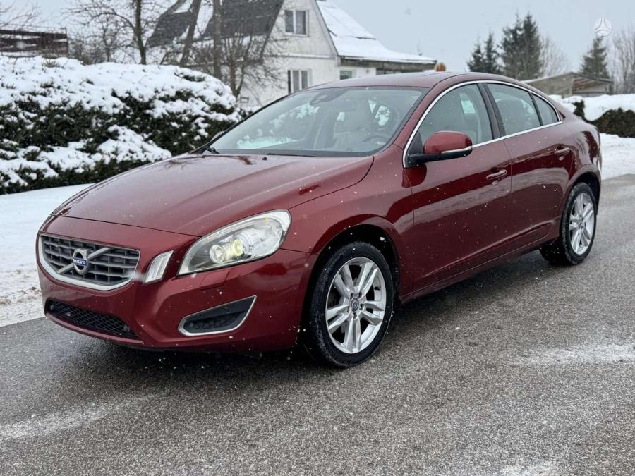 Sarkans Volvo S60 2012 Utena, ar dzinēja tilpumu 1.60 L un nobraukumu 320 tūkst. km par 5750 €, foto 1 vietnē AUTOMOTO.COM.LV