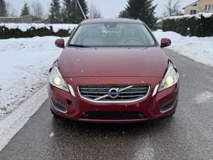 Sarkans Volvo S60 2012 Utena, ar dzinēja tilpumu 1.60 L un nobraukumu 320 tūkst. km par 5750 €, foto 2 vietnē AUTOMOTO.COM.LV