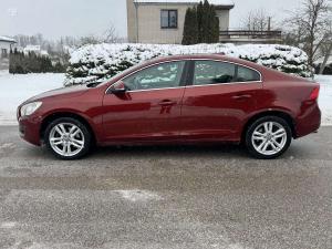 Sarkans Volvo S60 2012 Utena, ar dzinēja tilpumu 1.60 L un nobraukumu 320 tūkst. km par 5750 €, foto 8 vietnē AUTOMOTO.COM.LV