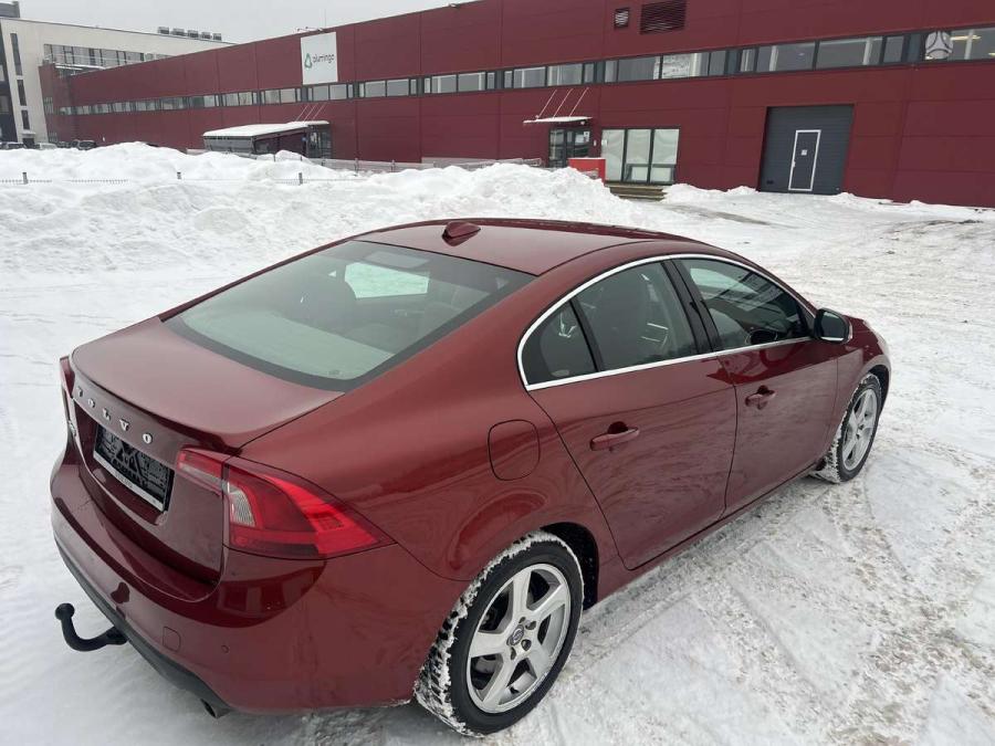 Red Volvo S60 2012 in Kaunas, with an engine capacity of 2.40 L and mileage of 265 thousand km for 6950 €, photo 9 on AUTOMOTO.COM.LV