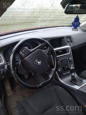 Sarkans Volvo S60 2012 Madona, ar dzinēja tilpumu 1.60 L un nobraukumu 290 tūkst. km par 3300 €, foto 4 vietnē AUTOMOTO.COM.LV