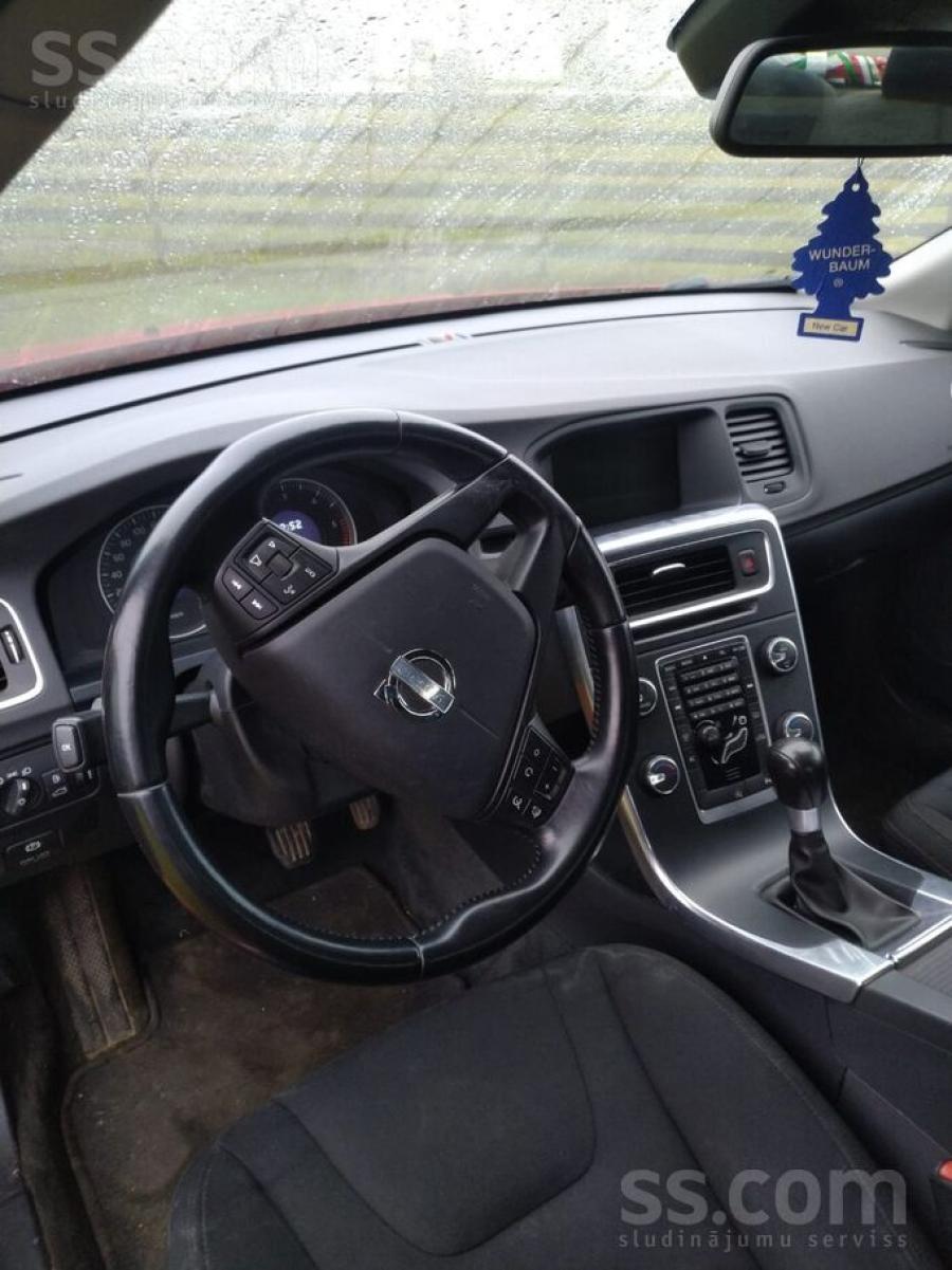 Sarkans Volvo S60 2012 Madona, ar dzinēja tilpumu 1.60 L un nobraukumu 290 tūkst. km par 3300 €, foto 4 vietnē AUTOMOTO.COM.LV
