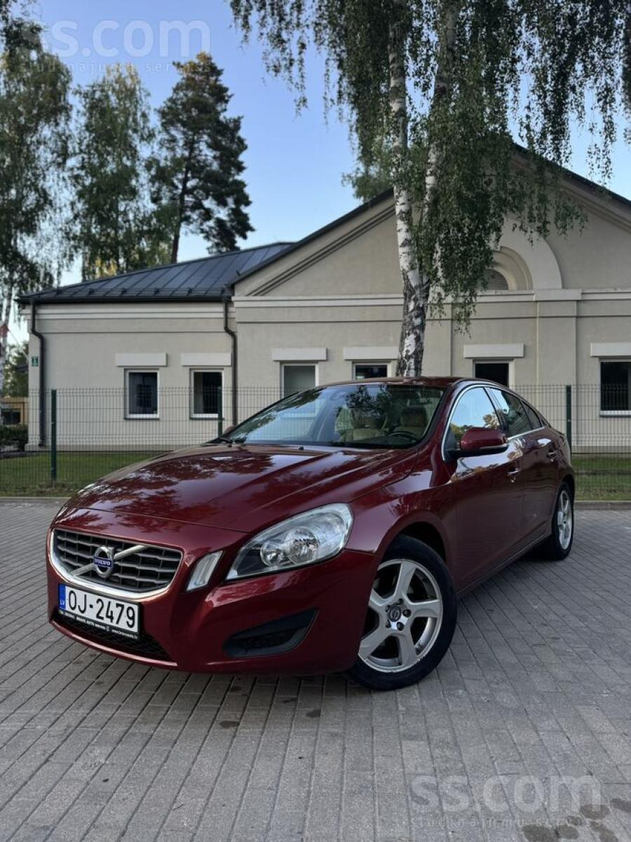 Red Volvo S60 2012 in Riga, with an engine capacity of 2.00 L and mileage of 260 thousand km for 4300 €, photo 1 on AUTOMOTO.COM.LV