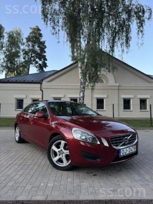Red Volvo S60 2012 in Riga, with an engine capacity of 2.00 L and mileage of 260 thousand km for 4300 €, photo 3 on AUTOMOTO.COM.LV