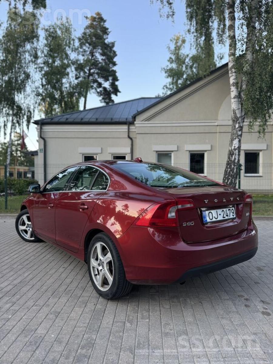Red Volvo S60 2012 in Riga, with an engine capacity of 2.00 L and mileage of 260 thousand km for 4300 €, photo 5 on AUTOMOTO.COM.LV