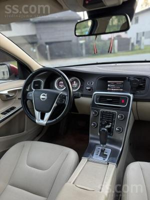 Red Volvo S60 2012 in Riga, with an engine capacity of 2.00 L and mileage of 260 thousand km for 4300 €, photo 6 on AUTOMOTO.COM.LV