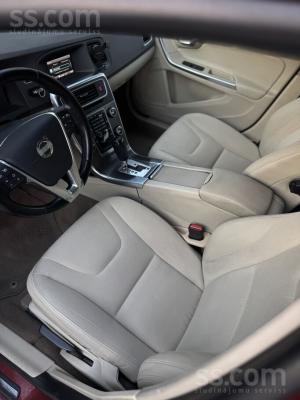 Red Volvo S60 2012 in Riga, with an engine capacity of 2.00 L and mileage of 260 thousand km for 4300 €, photo 7 on AUTOMOTO.COM.LV