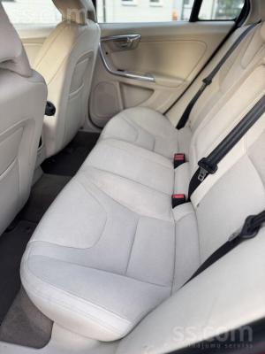 Red Volvo S60 2012 in Riga, with an engine capacity of 2.00 L and mileage of 260 thousand km for 4300 €, photo 8 on AUTOMOTO.COM.LV