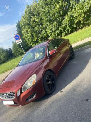 Sarkans Volvo S60 2012 Viļņa, ar dzinēja tilpumu 2.52 L un nobraukumu 298 tūkst. km par 5950 €, foto 3 vietnē AUTOMOTO.COM.LV