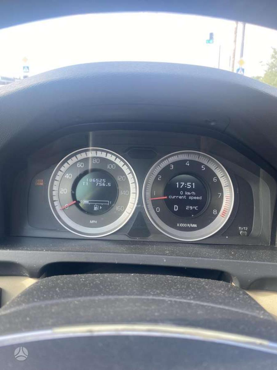 Sarkans Volvo S60 2012 Viļņa, ar dzinēja tilpumu 2.52 L un nobraukumu 298 tūkst. km par 5950 €, foto 7 vietnē AUTOMOTO.COM.LV