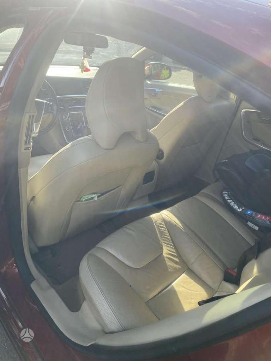 Sarkans Volvo S60 2012 Viļņa, ar dzinēja tilpumu 2.52 L un nobraukumu 298 tūkst. km par 5950 €, foto 9 vietnē AUTOMOTO.COM.LV