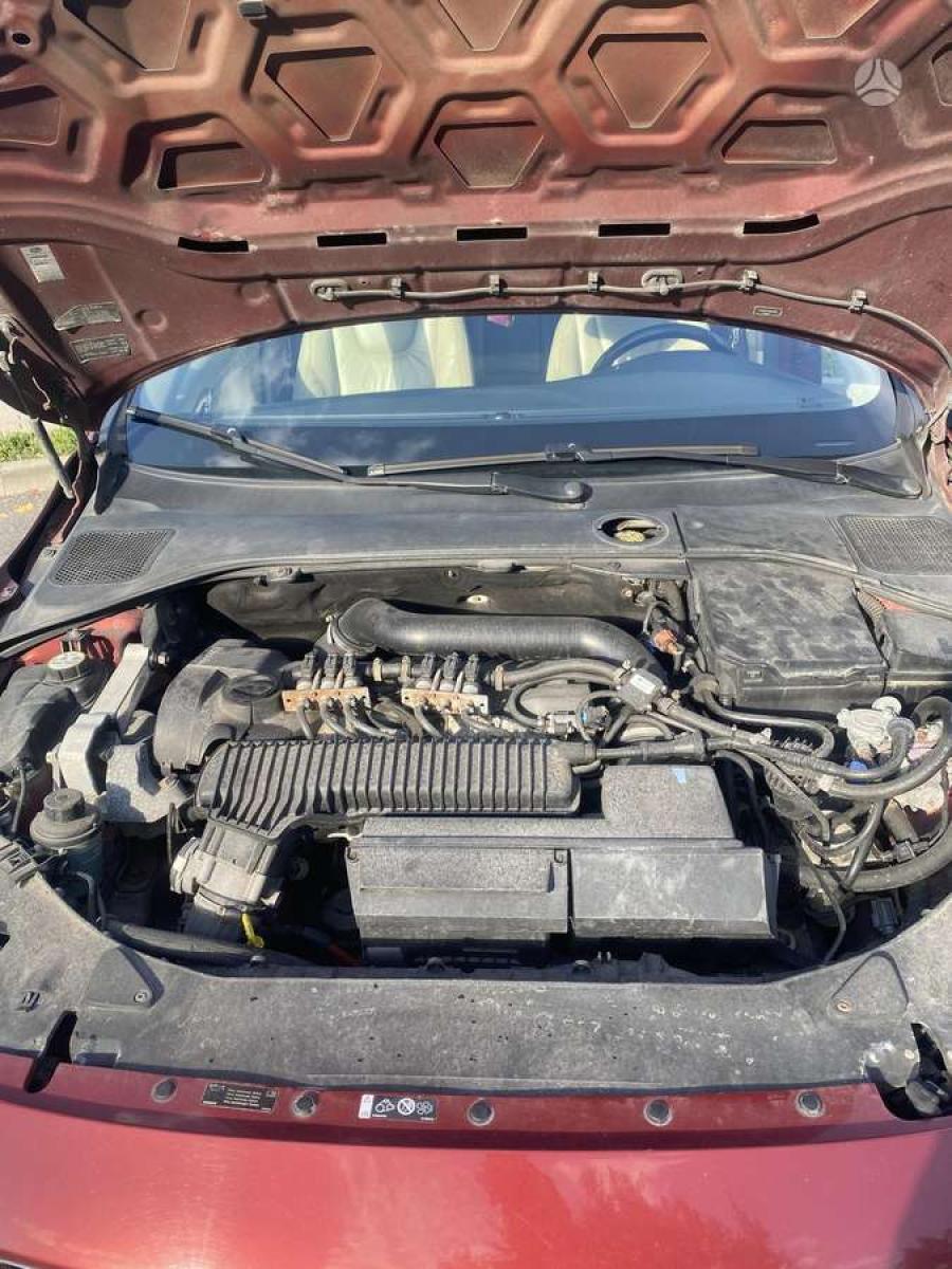Sarkans Volvo S60 2012 Viļņa, ar dzinēja tilpumu 2.52 L un nobraukumu 298 tūkst. km par 5950 €, foto 10 vietnē AUTOMOTO.COM.LV