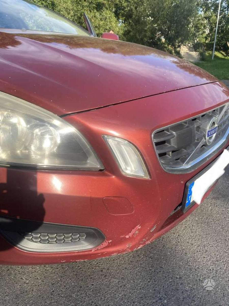 Sarkans Volvo S60 2012 Viļņa, ar dzinēja tilpumu 2.52 L un nobraukumu 298 tūkst. km par 5950 €, foto 14 vietnē AUTOMOTO.COM.LV
