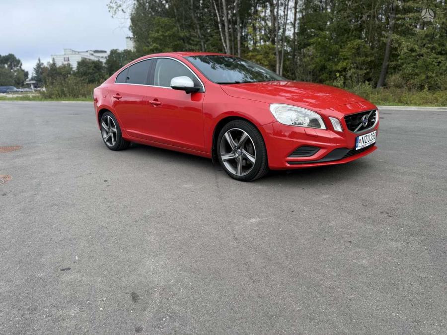 Red Volvo S60 2012 in Kaunas, with an engine capacity of 2.40 L and mileage of 215 thousand km for 5300 €, photo 1 on AUTOMOTO.COM.LV