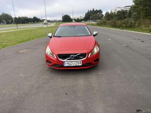 Red Volvo S60 2012 in Kaunas, with an engine capacity of 2.40 L and mileage of 215 thousand km for 5300 €, photo 3 on AUTOMOTO.COM.LV