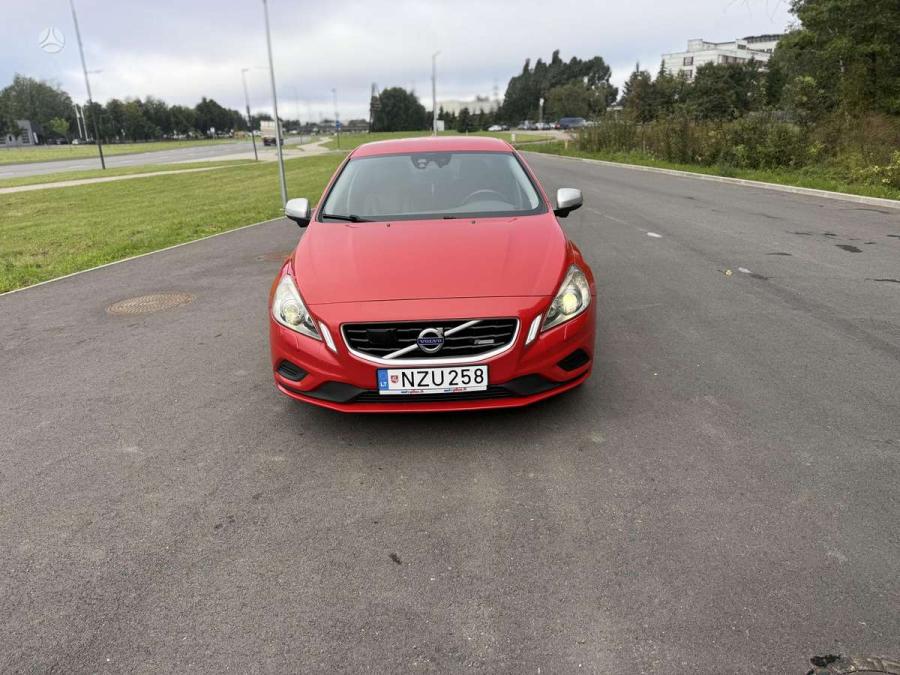 Red Volvo S60 2012 in Kaunas, with an engine capacity of 2.40 L and mileage of 215 thousand km for 5300 €, photo 3 on AUTOMOTO.COM.LV