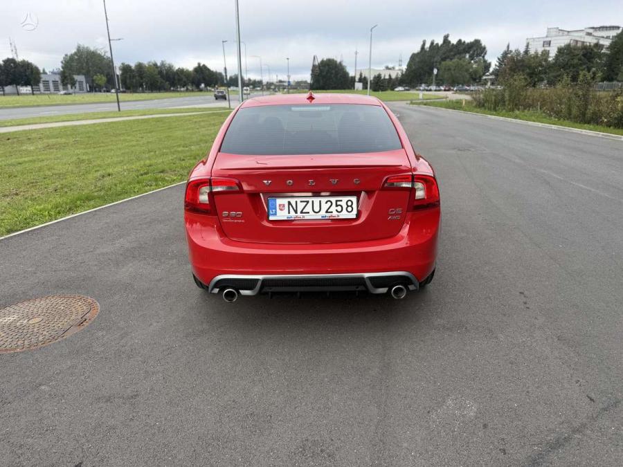 Red Volvo S60 2012 in Kaunas, with an engine capacity of 2.40 L and mileage of 215 thousand km for 5300 €, photo 6 on AUTOMOTO.COM.LV