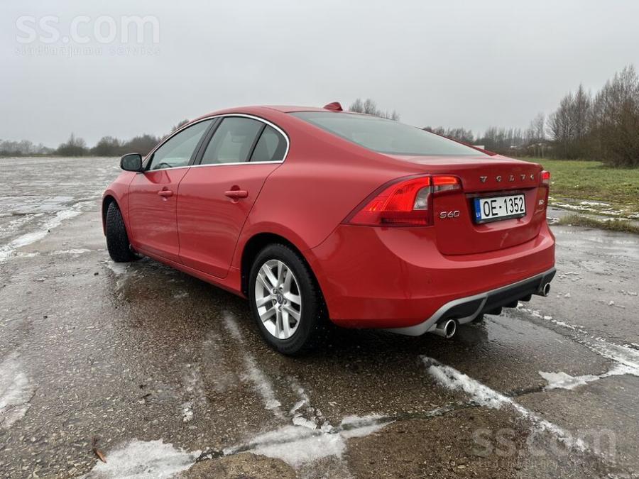 Red Volvo S60 2013 in Riga, with an engine capacity of 1.60 L and mileage of 236 thousand km for 6000 €, photo 2 on AUTOMOTO.COM.LV