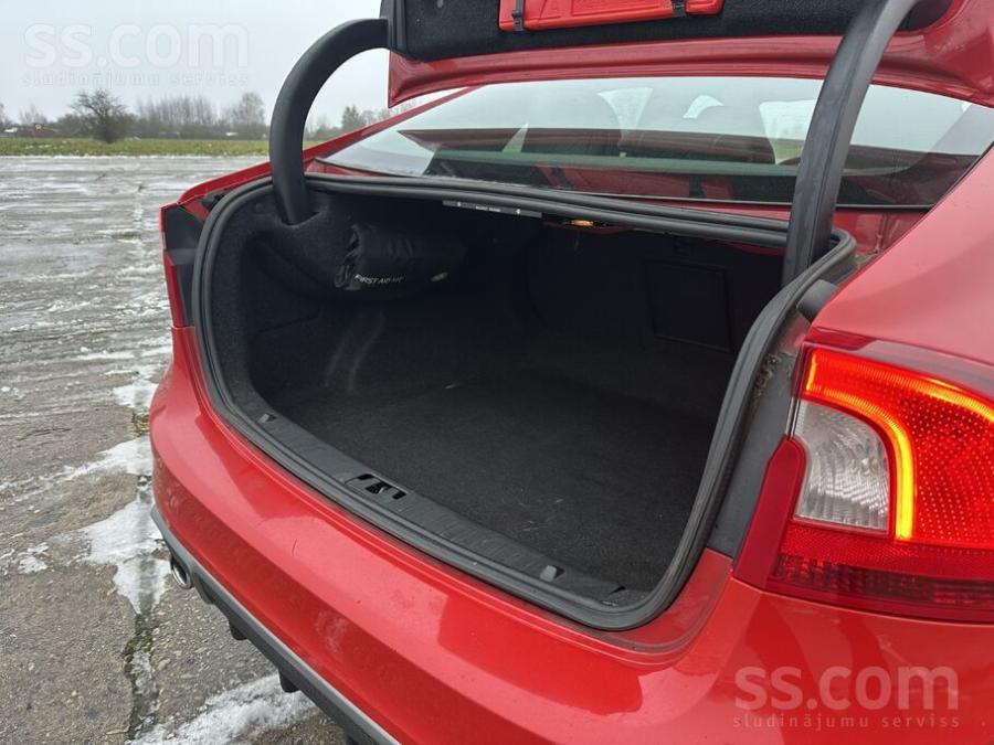 Red Volvo S60 2013 in Riga, with an engine capacity of 1.60 L and mileage of 236 thousand km for 6000 €, photo 7 on AUTOMOTO.COM.LV
