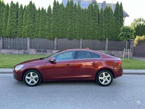 Red Volvo S60 2013 in Vilnius, with an engine capacity of 2.50 L and mileage of 102 thousand km for 3999 €, photo 5 on AUTOMOTO.COM.LV
