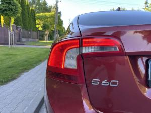 Red Volvo S60 2013 in Vilnius, with an engine capacity of 2.50 L and mileage of 102 thousand km for 3999 €, photo 9 on AUTOMOTO.COM.LV
