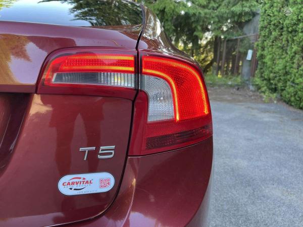 Red Volvo S60 2013 in Vilnius, with an engine capacity of 2.50 L and mileage of 102 thousand km for 3999 €, photo 9 on AUTOMOTO.COM.LV