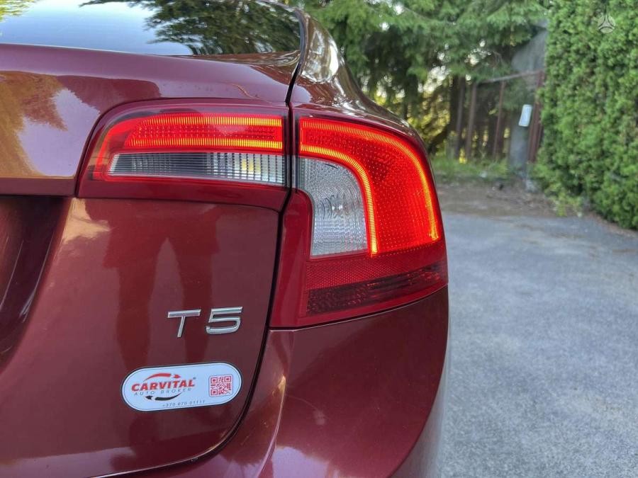Red Volvo S60 2013 in Vilnius, with an engine capacity of 2.50 L and mileage of 102 thousand km for 3999 €, photo 10 on AUTOMOTO.COM.LV