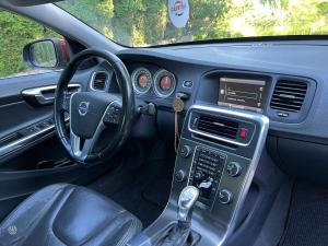 Red Volvo S60 2013 in Vilnius, with an engine capacity of 2.50 L and mileage of 102 thousand km for 3999 €, photo 18 on AUTOMOTO.COM.LV