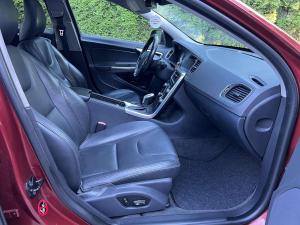 Red Volvo S60 2013 in Vilnius, with an engine capacity of 2.50 L and mileage of 102 thousand km for 3999 €, photo 19 on AUTOMOTO.COM.LV