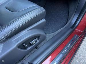 Red Volvo S60 2013 in Vilnius, with an engine capacity of 2.50 L and mileage of 102 thousand km for 3999 €, photo 20 on AUTOMOTO.COM.LV