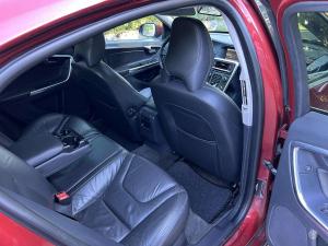 Red Volvo S60 2013 in Vilnius, with an engine capacity of 2.50 L and mileage of 102 thousand km for 3999 €, photo 22 on AUTOMOTO.COM.LV