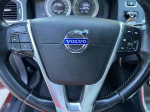 Red Volvo S60 2013 in Vilnius, with an engine capacity of 2.50 L and mileage of 102 thousand km for 3999 €, photo 26 on AUTOMOTO.COM.LV